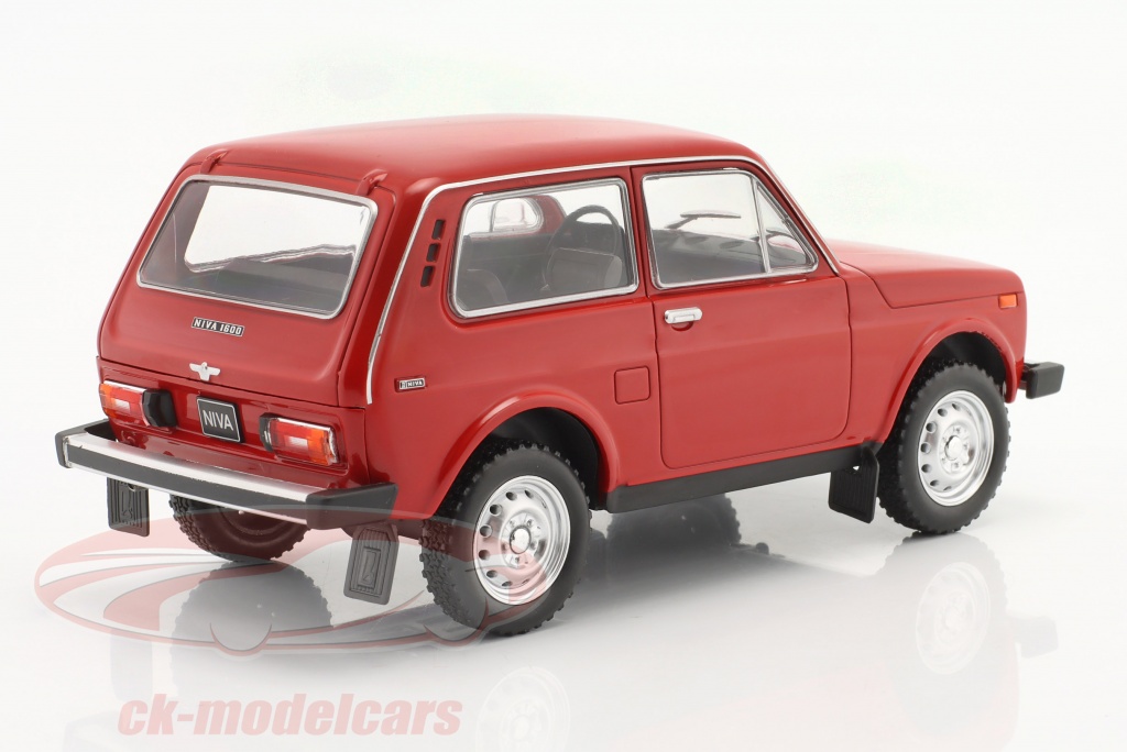 WhiteBox 1:24 Lada Niva red WB124133 model car WB124133 4052176652534