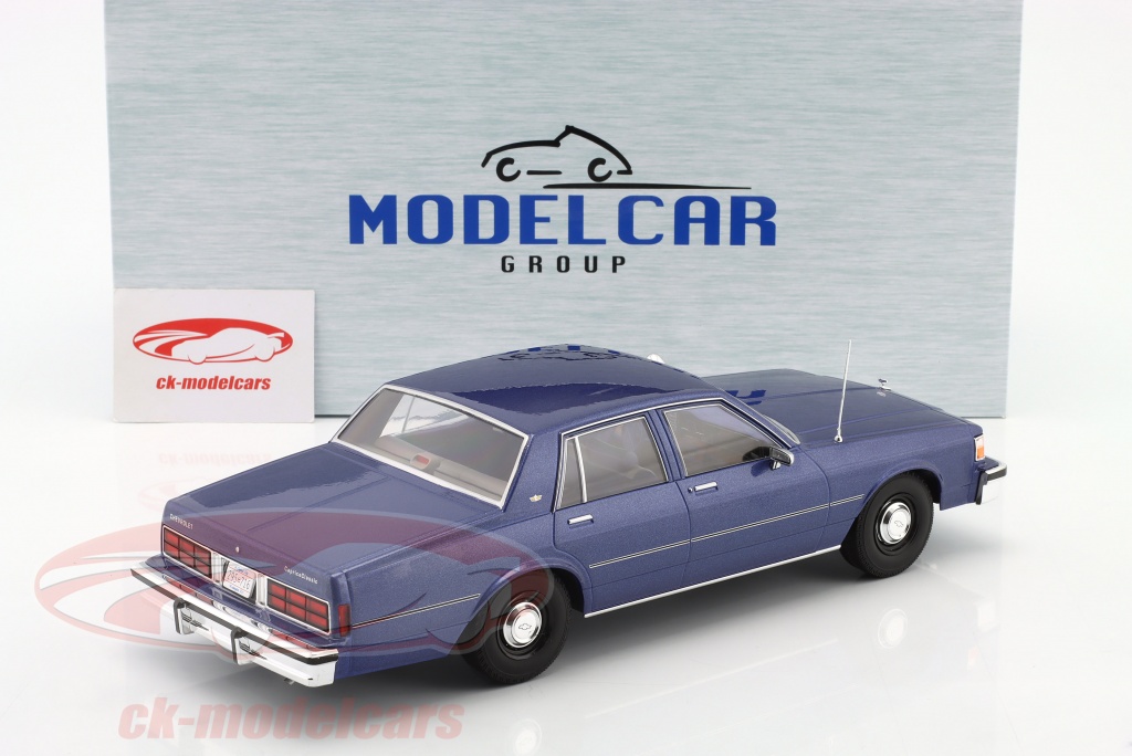 Modelcar Group 1:18 Chevrolet Caprice FBI politi mørkeblå metallisk ...