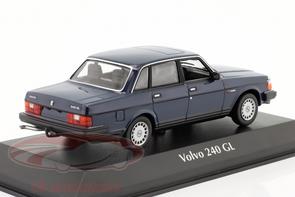 Minichamps 1:43 Volvo 240 GL 建設年 1986 濃紺 940171405 モデル 車 940171405 4012138762510
