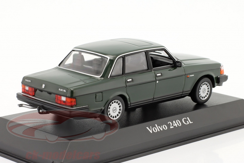 Minichamps 1:43 Volvo 240 GL 建設年 1986 濃い緑色 940171404 モデル 車 940171404 ...