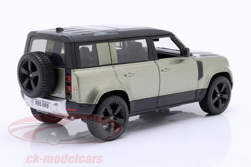 Bburago 1:24 Land Rover Defender 110 Baujahr 2022 hellgrün metallic 18 ...