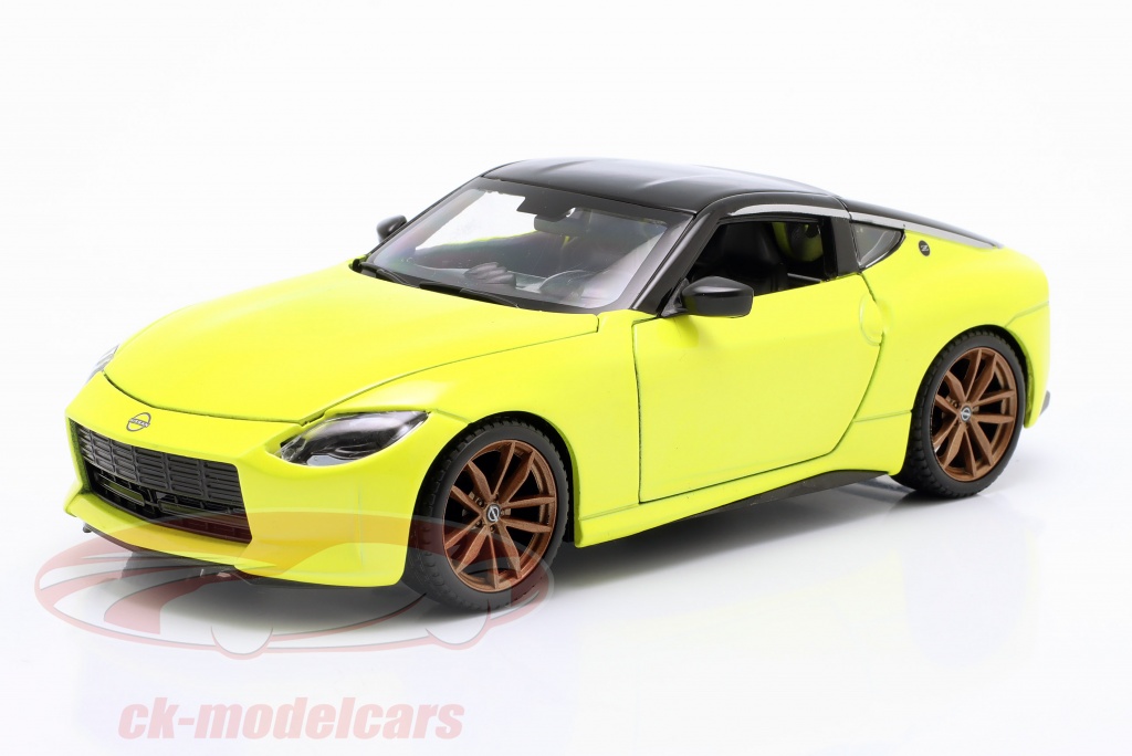 Maisto 1:24 Nissan 400Z year 2023 yellow 32904 model car 32904 090159070313