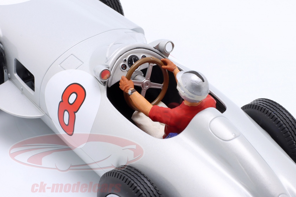 Werk83 1:18 J.-M. Fangio Mercedes-Benz W196 #8 Wereldkampioen formule 1 1955 met bestuurder ...