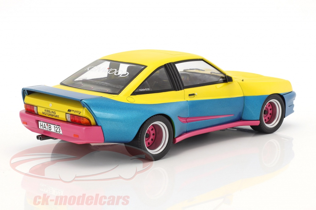 ModelCarGroup 1:18 Opel Manta B Mattig película Manta Manta (1991 ...