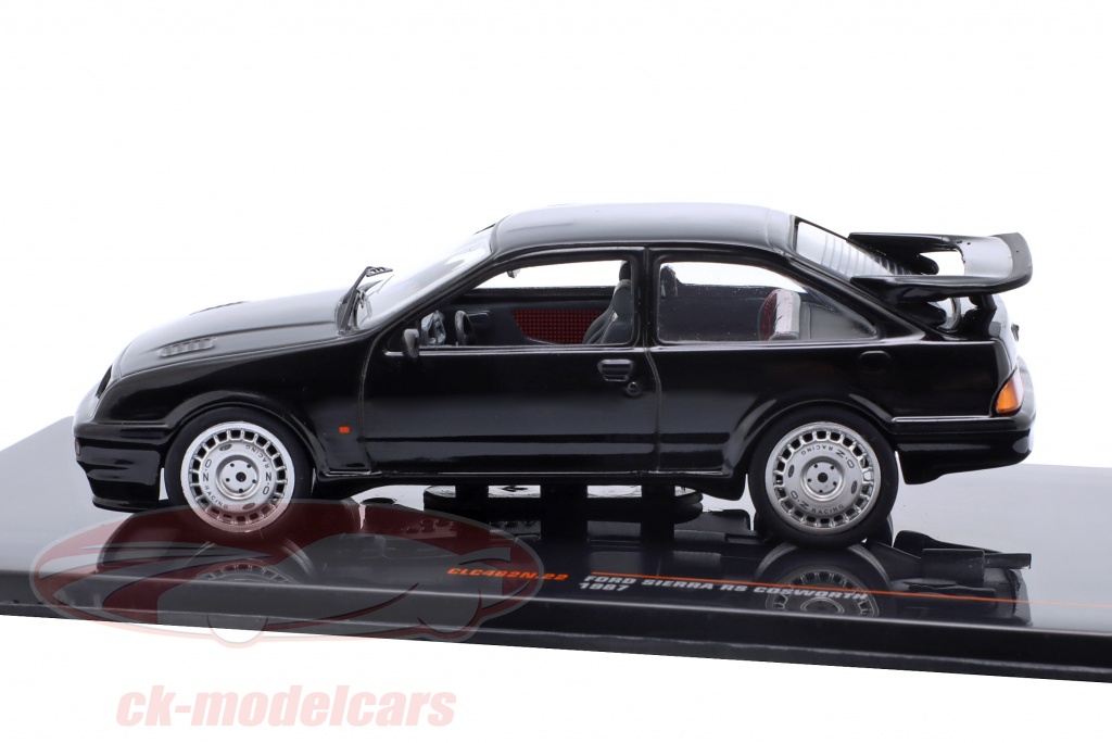 Ixo 1:43 Ford Sierra RS Cosworth Byggeår 1987 sort CLC482N.22 model bil CLC482N.22 4895102339518