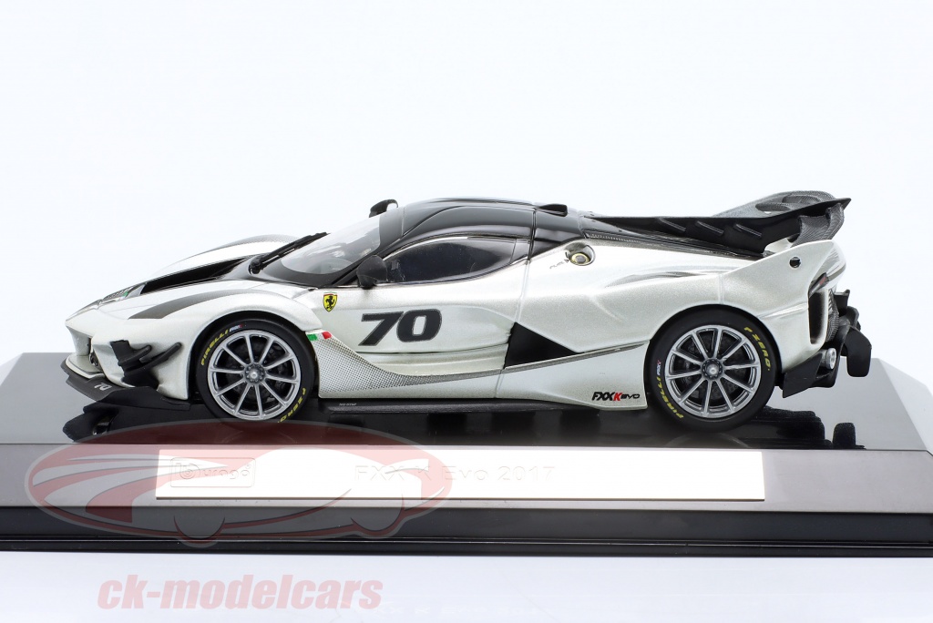 Bburago 1:43 Ferrari FXX-K Evo #70 建設年 2017 パール・ホワイト 18-36311 モデル 車 18-36311 4893993363117
