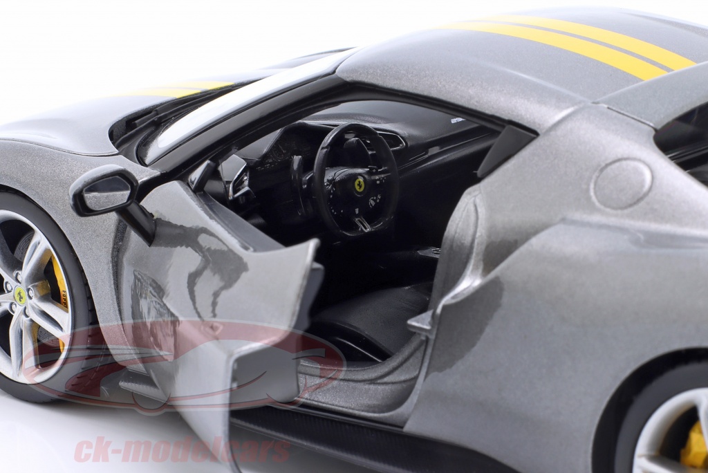 Bburago 1:18 Ferrari 296 GTB Assetto Fiorano 建设年份 2022 灰色的 金属的 / 黄色的 18 ...