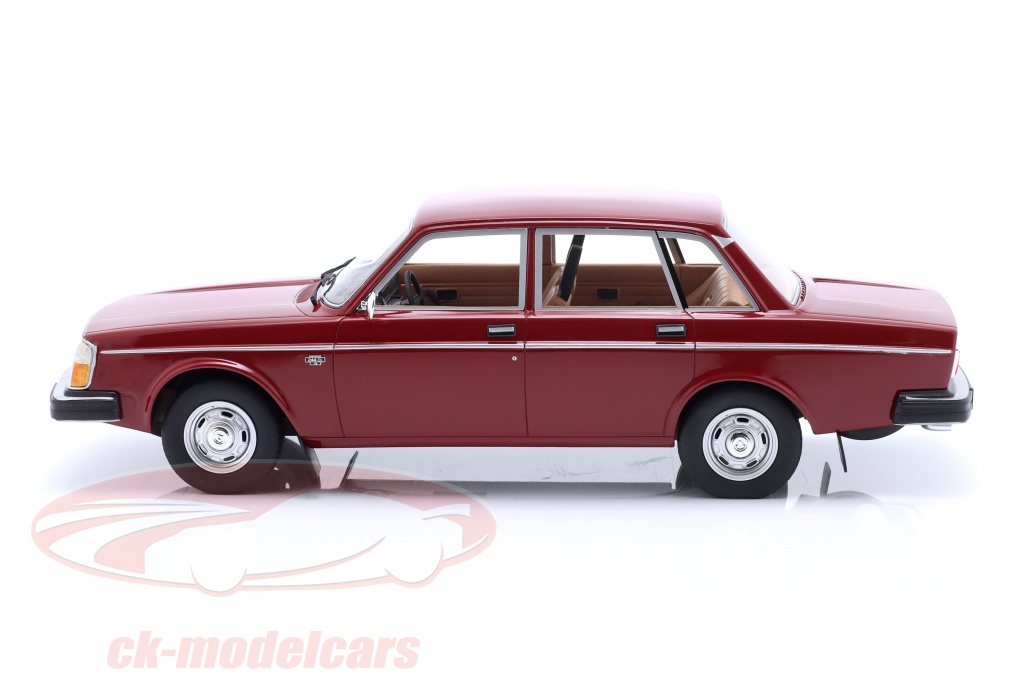 Cult Scale Models 1:18 Volvo 244DL 建设年份 1975 深红 CML130-3 模型 汽车 CML130-3