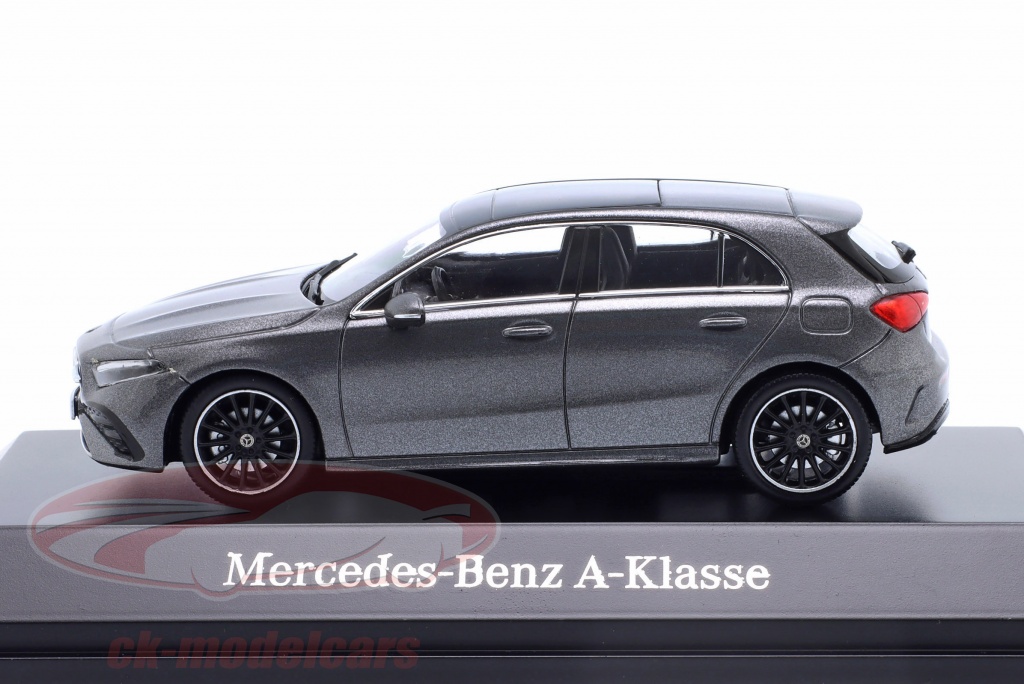 Spark 1:43 Mercedes-Benz A-Klasse (W177) mountaingrau B66961046 Modellauto B66961046
