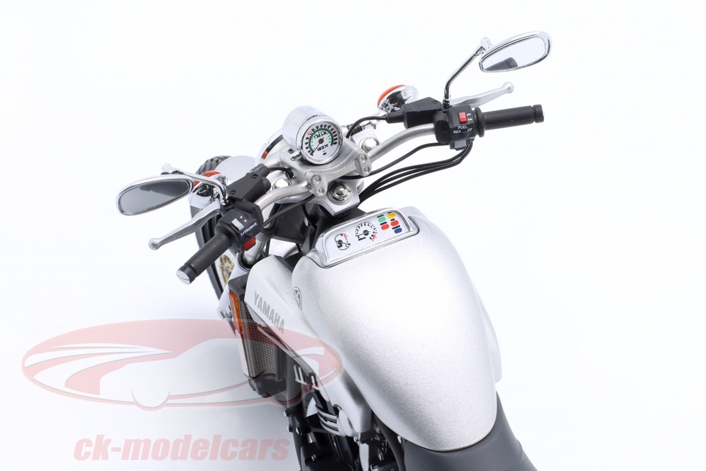 Minichamps 1:12 Yamaha VMAX Baujahr 1993 silber metallic 122163702 ...