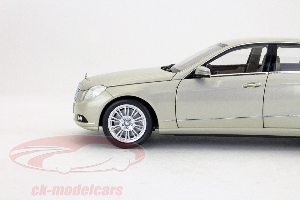 Minichamps 1:18 Mercedes-Benz E-Class W212 pearl beige B66960215 model ...
