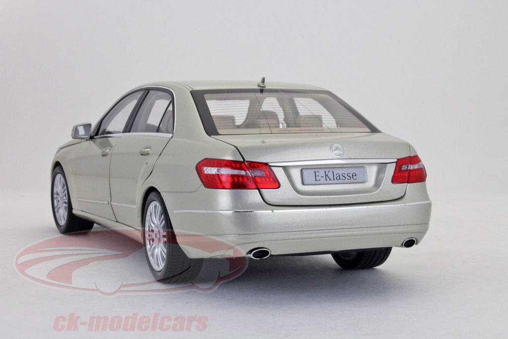 Minichamps 1:18 Mercedes-Benz E-Class W212 pearl beige B66960215 model ...