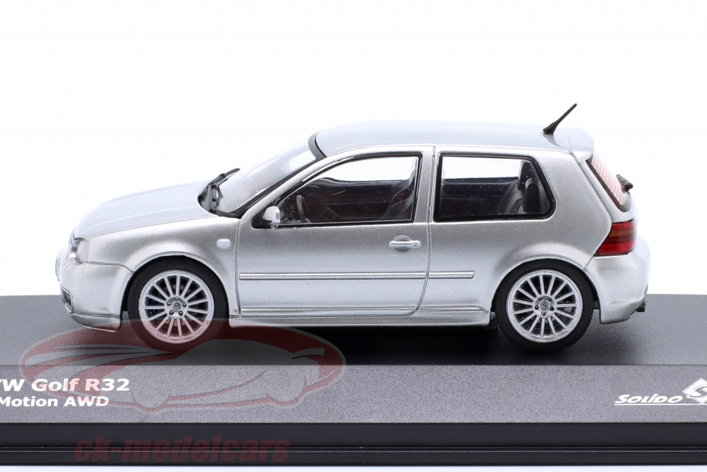 Solido 1:43 Volkswagen VW Golf IV R32 Año de construcción 2003 plata ...