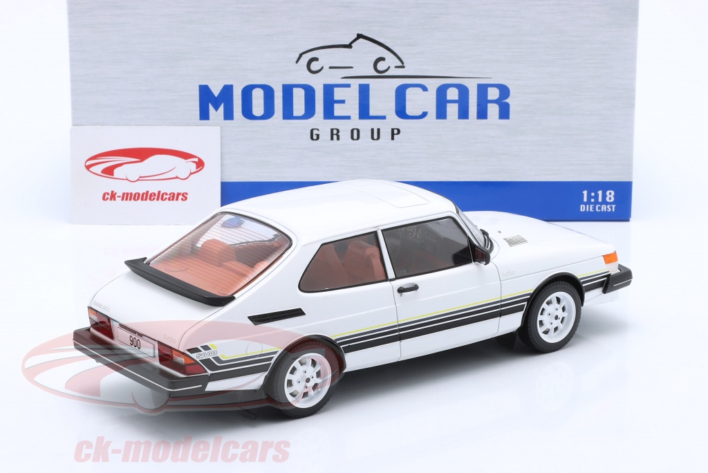 ModelCarGroup 1:18 Saab 900 Turbo Baujahr 1981 weiß / Dekor MCG18339 ...