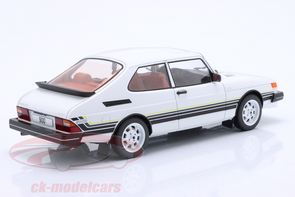 ModelCarGroup 1:18 Saab 900 Turbo Baujahr 1981 weiß / Dekor MCG18339 ...