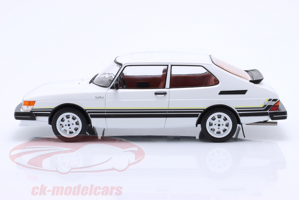 ModelCarGroup 1:18 Saab 900 Turbo Baujahr 1981 weiß / Dekor MCG18339 ...