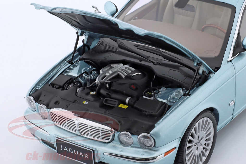Almost Real 1:18 Jaguar XJ6 (X350) seafrost blue ALM810503 model car ALM810503 6970342044489