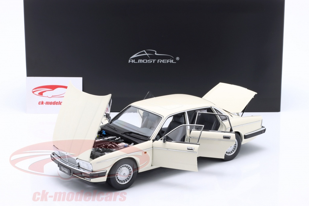 Almost Real 1:18 Jaguar Daimler XJ6 (XJ40) glacier blanc ALM810542 ...
