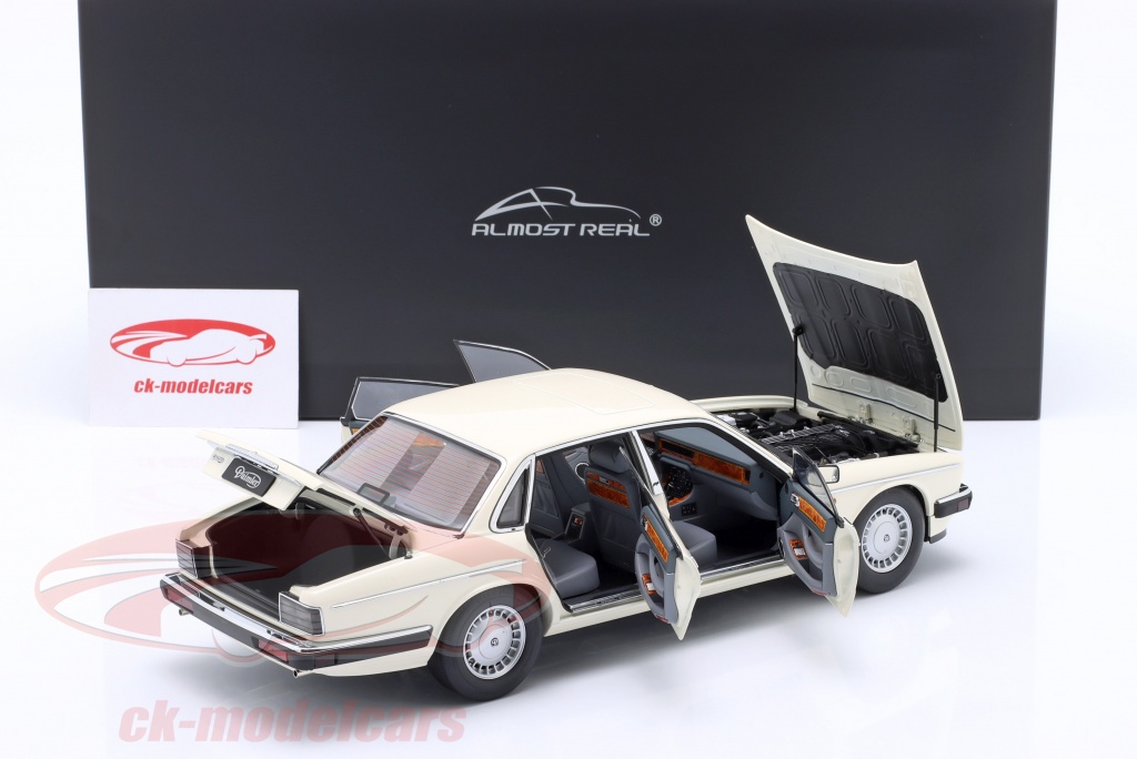 Almost Real 1:18 Jaguar Daimler XJ6 (XJ40) glacier blanc ALM810542 ...