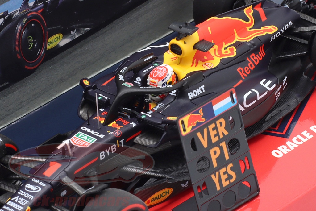Minichamps 1:43 Max Verstappen Red Bull RB19 #1 winnaar Bahrain GP ...