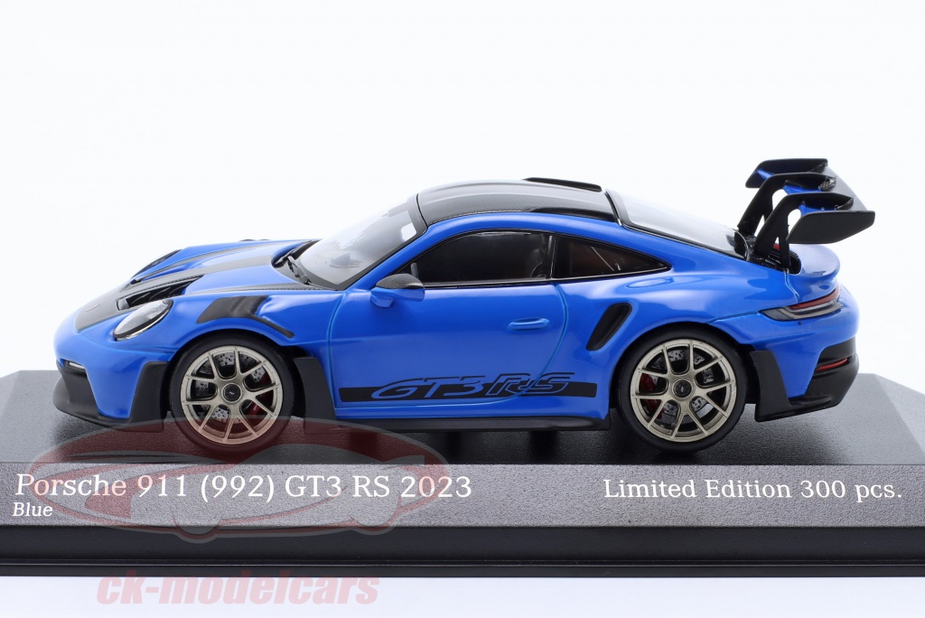 Minichamps 1:43 Porsche 911 (992) GT3 RS Weissach package 2023 blue / golden ones rims 413062110 ...