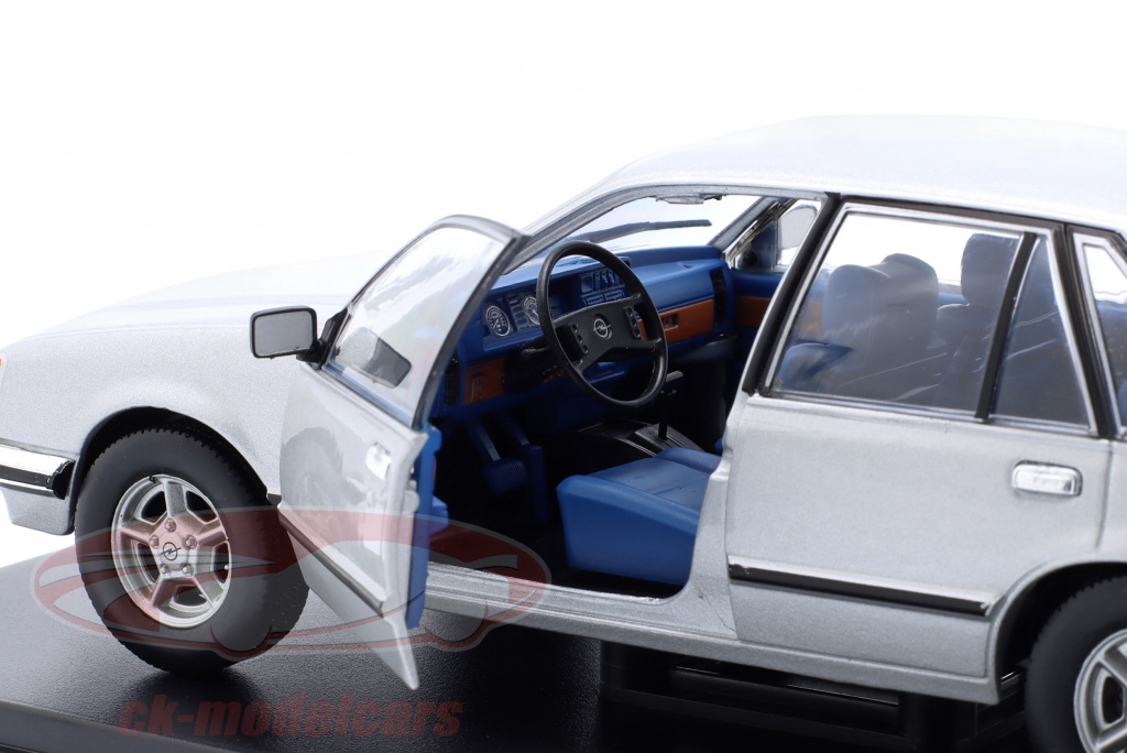 Hachette 1:24 Opel Senator 3.0 E year 1978 silver G1648020 model car G1648020 AB24P020