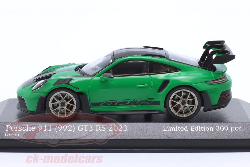 Minichamps 1:43 Porsche 911 (992) GT3 RS Weissach package 2023 green / golden rims 413062111 ...