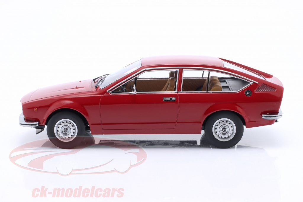 KK-Scale 1:18 Alfa Romeo Alfetta GT 1.6 建設年 1976 赤 KKDC181061 モデル 車 ...