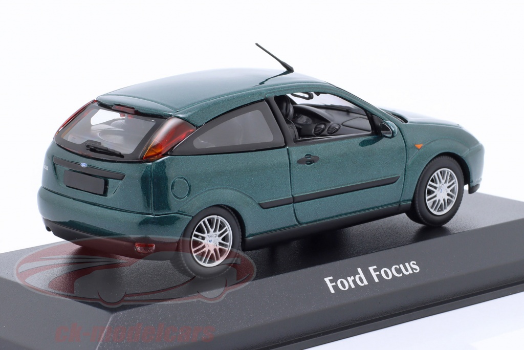 1:43 Ford Focus MK1 2-door year 1998 green metallic Minichamps ...