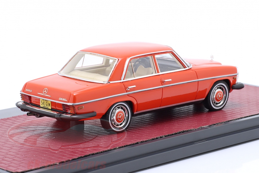 Matrix 1:43 Mercedes-Benz 300D (W115) versión estadounidense 1974 rojo ...