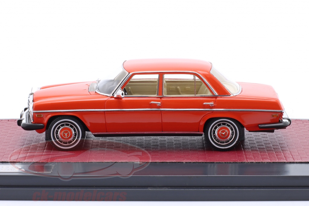 Matrix 1:43 Mercedes-Benz 300D (W115) Versione americana 1974 rosso ...