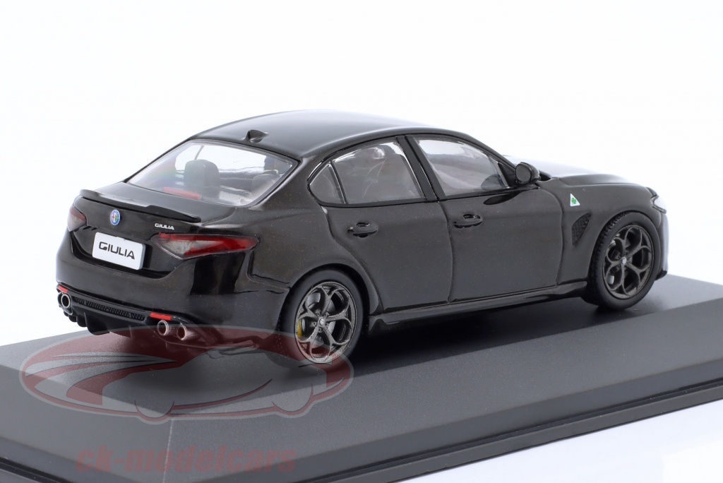 Solido 1:43 Alfa Romeo Giulia Quadrifoglio Baujahr 2019 schwarz ...
