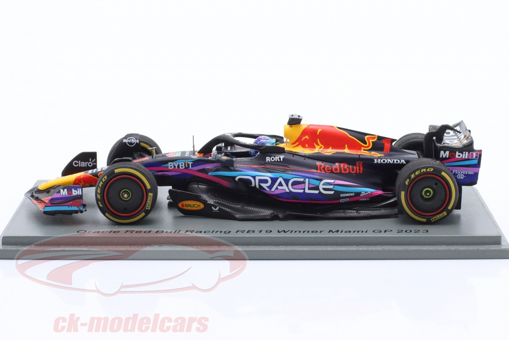 Spark 1:43 M. Verstappen Red Bull RB19 #1 优胜者 Miami GP 公式 1 世界冠军 2023 ...