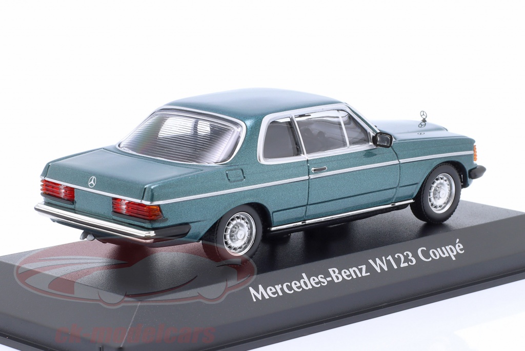 Minichamps 1:43 Mercedes-Benz 230CE (W123) 建设年份 1976 汽油蓝 金属的 940032224 模型 汽车 940032224 4012138769717