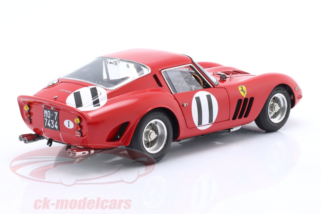 CMC 1:18 Ferrari 250 GTO RHD #11 2° 1000km Paris 1962 Surtees, Parkes M ...