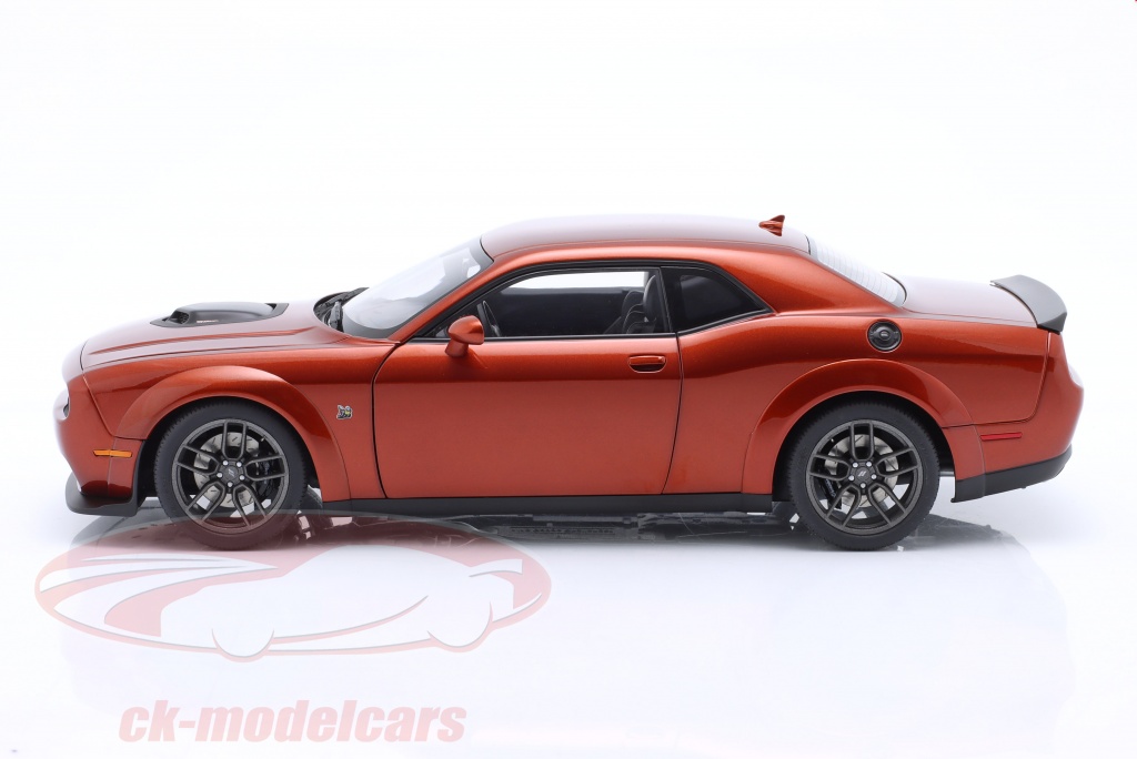 AUTOart 1:18 Dodge Challenger R/T Scat Pack Shaker Widebody 2022 ...