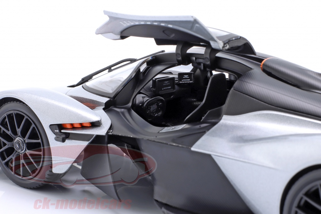 Maisto 1:18 Aston Martin Valkyrie Année de construction 2022 argent ...