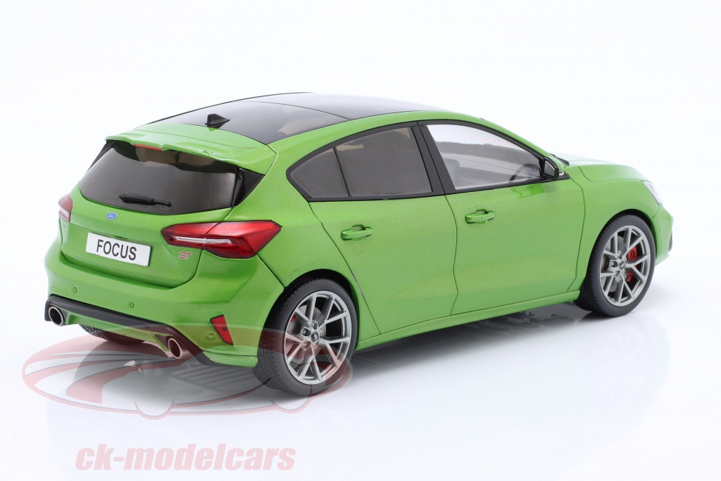 ModelCarGroup 1:18 Ford Focus ST 建設年 2022 緑 メタリックな MCG18452 モデル 車 ...