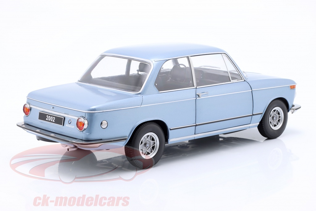 KK-Scale 1:12 BMW 2002 1. Serie Baujahr 1971 hellblau metallic ...