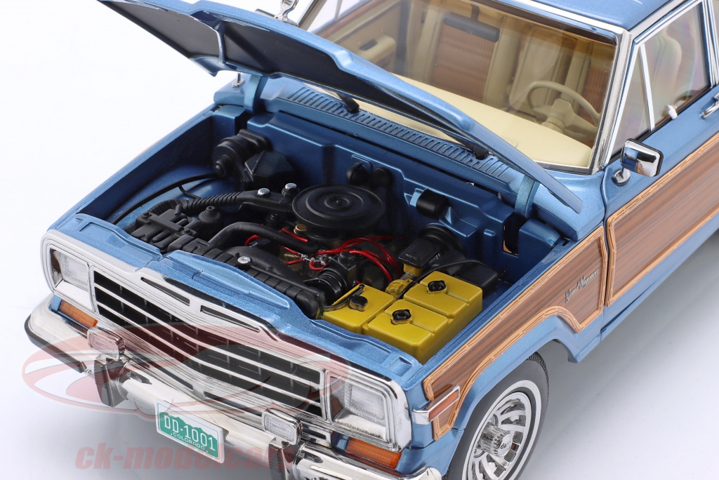 DD-Models 1:18 Jeep Grand Wagoneer year 1989 light blue / wood optics ...