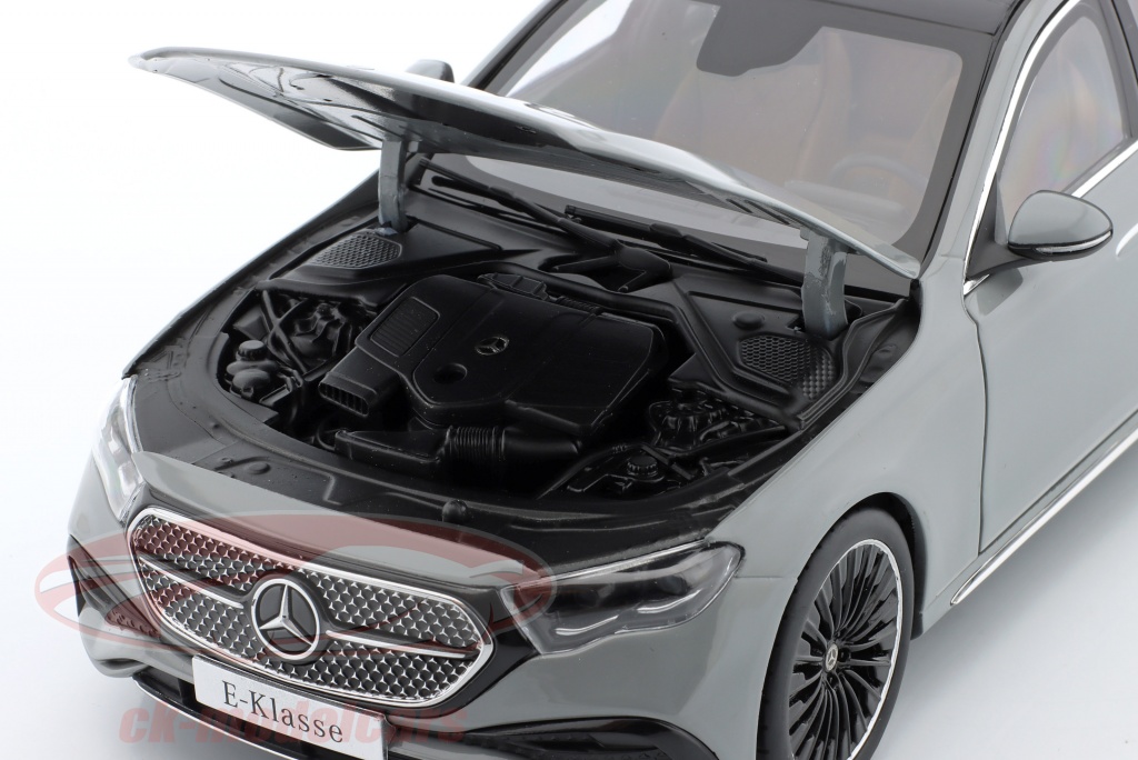 iScale 1:18 Mercedes-Benz E-Klasse Limousine AMG-Line (W214) 2024 ...
