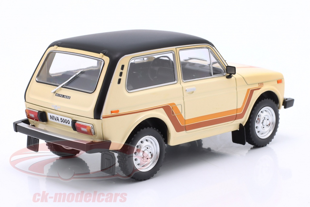 WhiteBox 1:24 Lada Niva 5000 Baujahr 1980 beige WB124224 Modellauto ...