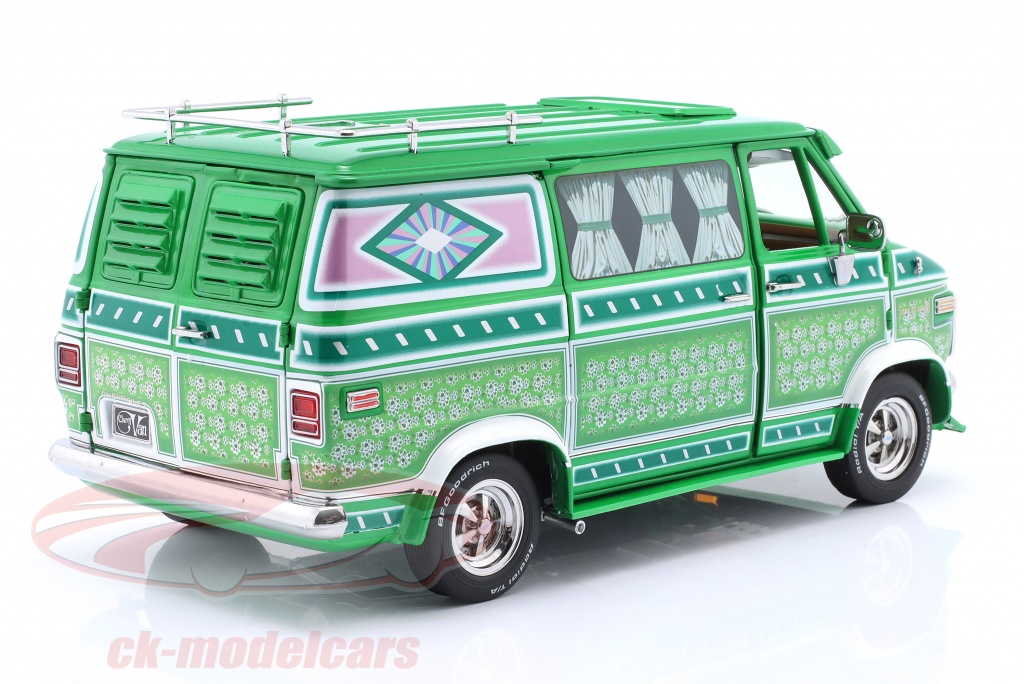 GMP 1:18 Chevrolet G-Series Van The Emerald Express 1974 green / decor ...
