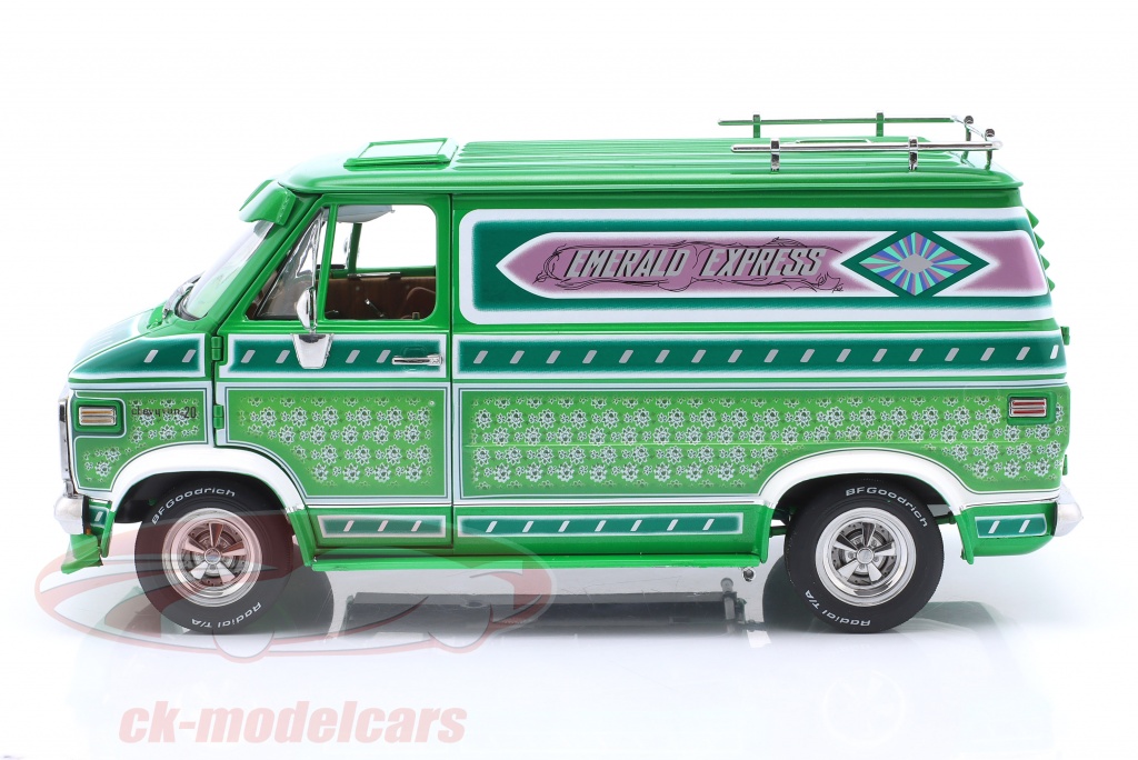 GMP 1:18 Chevrolet G-Series Van The Emerald Express 1974 green / decor ...