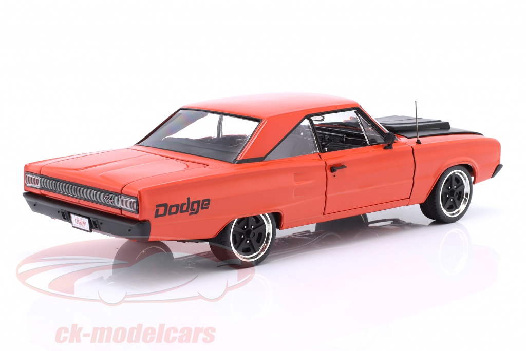 GMP 1:18 Dodge Coronet R/T Restomod Baujahr 1967 rot / schwarz A1806604 ...