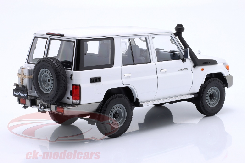 Almost Real 1:18 Toyota Land Cruiser 76 year 2017 white ALM870103 model ...