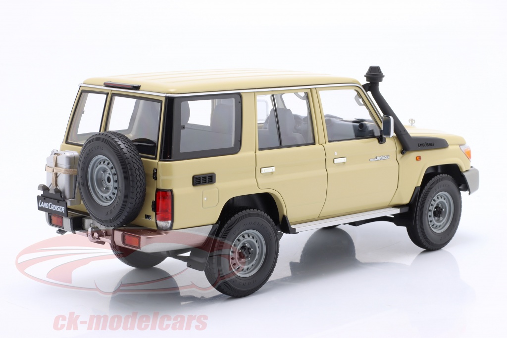 Almost Real 1:18 Toyota Land Cruiser (J76) 建設年 2017 ベージュ ALM870102 モデル ...