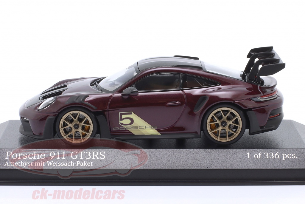 Minichamps 1:43 Porsche 911 (992) GT3 RS Weissach-Paket Baujahr 2023 amethyst / goldene Felgen ...