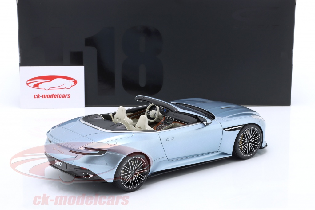 GT-SPIRIT 1:18 Aston Martin DB12 Volante Baujahr 2023 hellblau metallic ...