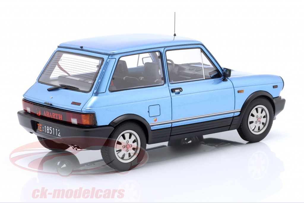 MAXIMA Scale Model 1:18 Autobianchi A112 Abarth VII-Series 1984 bleu clair métallique MAXIMA ...